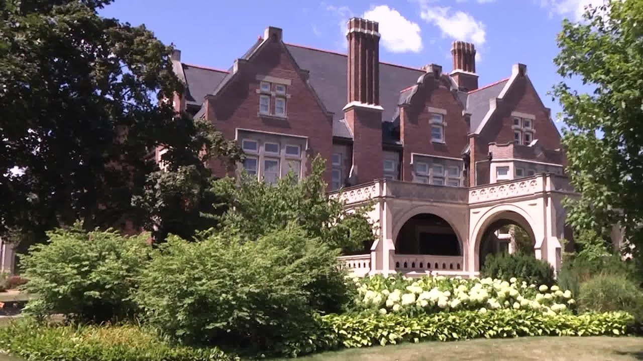 Oshkosh Public Museum Overview with Museum Director Brad Larson - YouTube