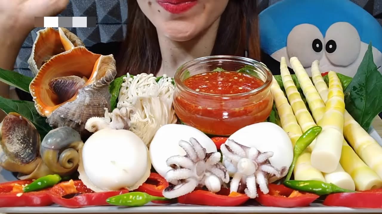 EATING GIANT SEA SNAILS, CUTTLEFISH, BAMBOO SHOOT, ENOKI MUSHROOMS IN ...