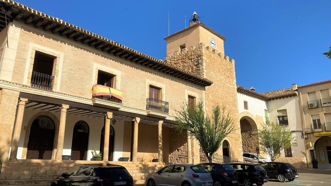 Visita a Iniesta - YouTube