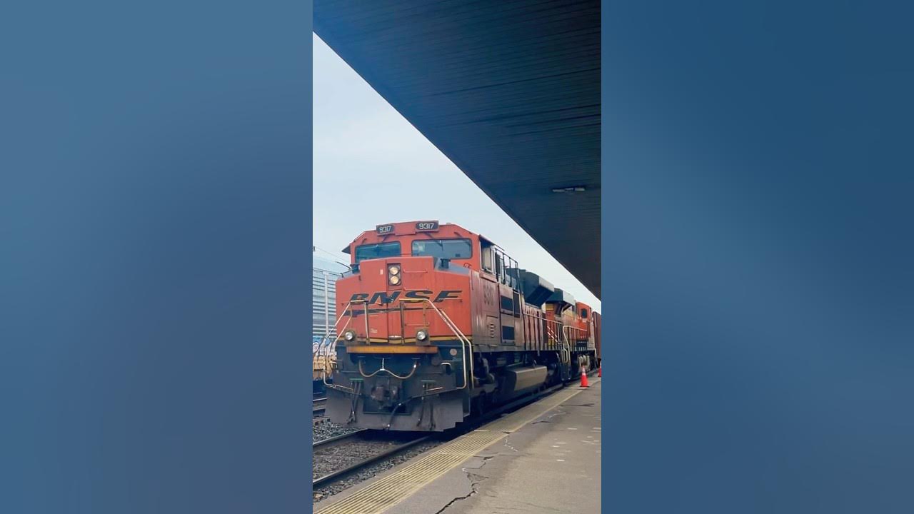 BNSF 9317 leads a long ethanol drag west - YouTube