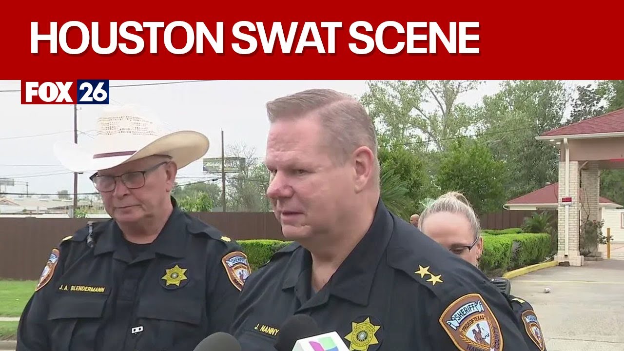 Houston SWAT scene: Officials give info after suspect's arrest - YouTube
