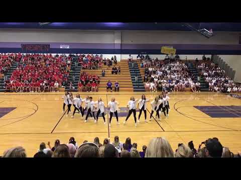 Waunakee Dance Team Homecoming 17-18 - YouTube