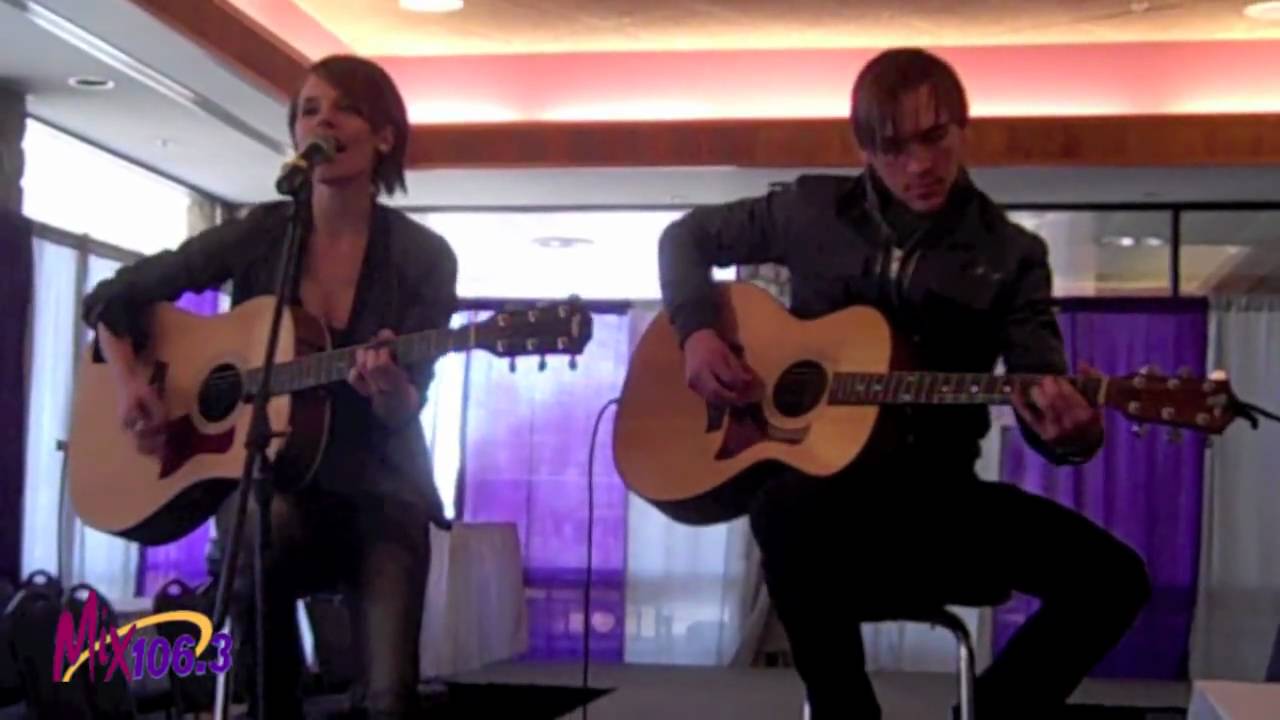 Vedera Performs Satisfy Live at The Bay City Times Women's Expo. - YouTube