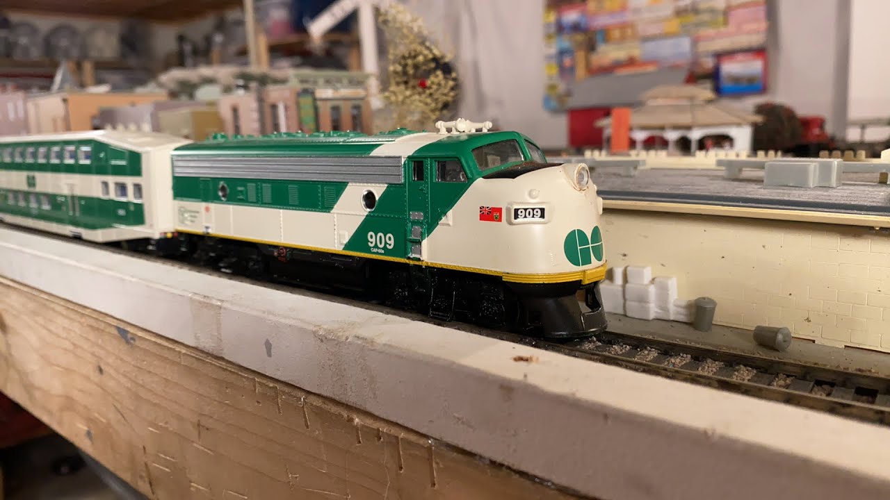 Running Model Trains & Locomotives on my Layout Live - YouTube