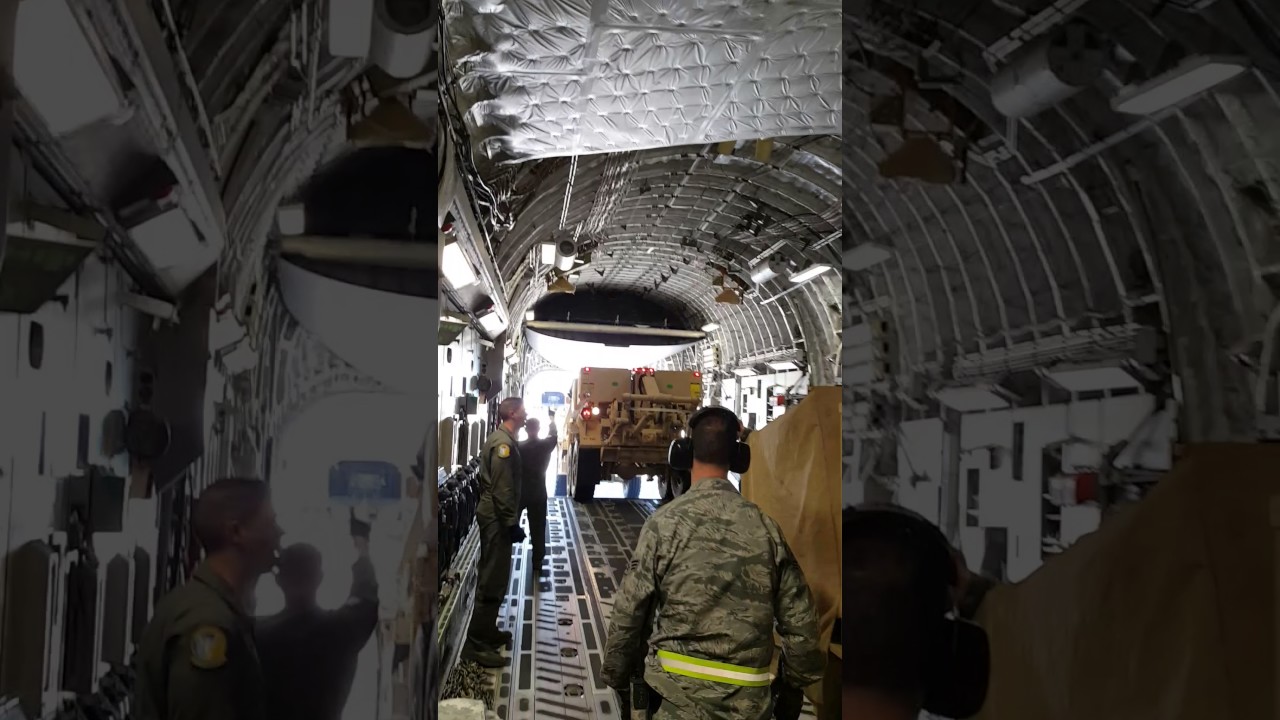 Backing a HEMTT A4 M984A4 RECOVERY TRUCK (WRECKER) on a C17 Globemaster ...