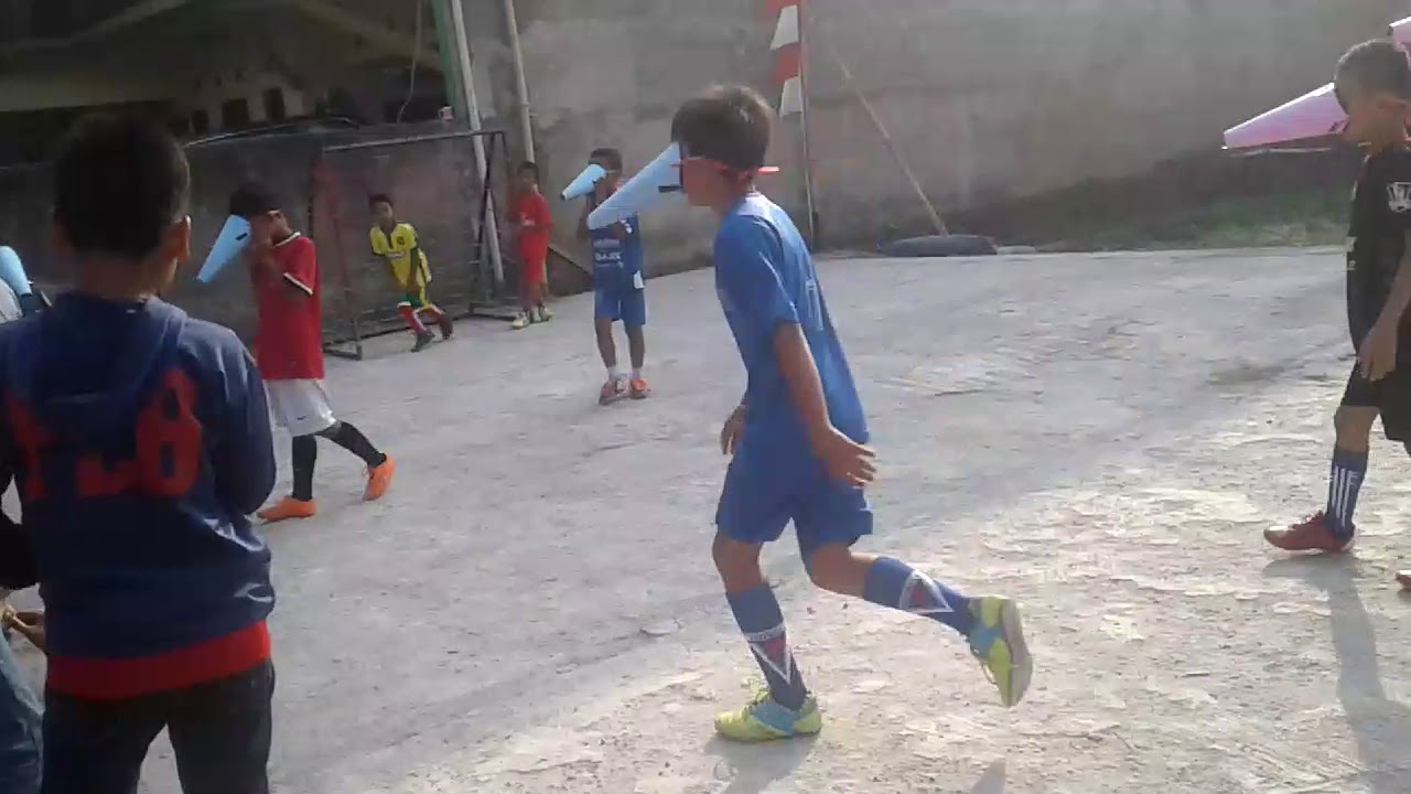 Futsal pake corong anak rt02/16 pandangwangi1 - YouTube