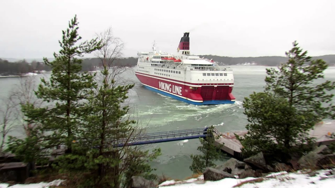 Viking Isabella Heavy Turn In Mariehamn. - YouTube