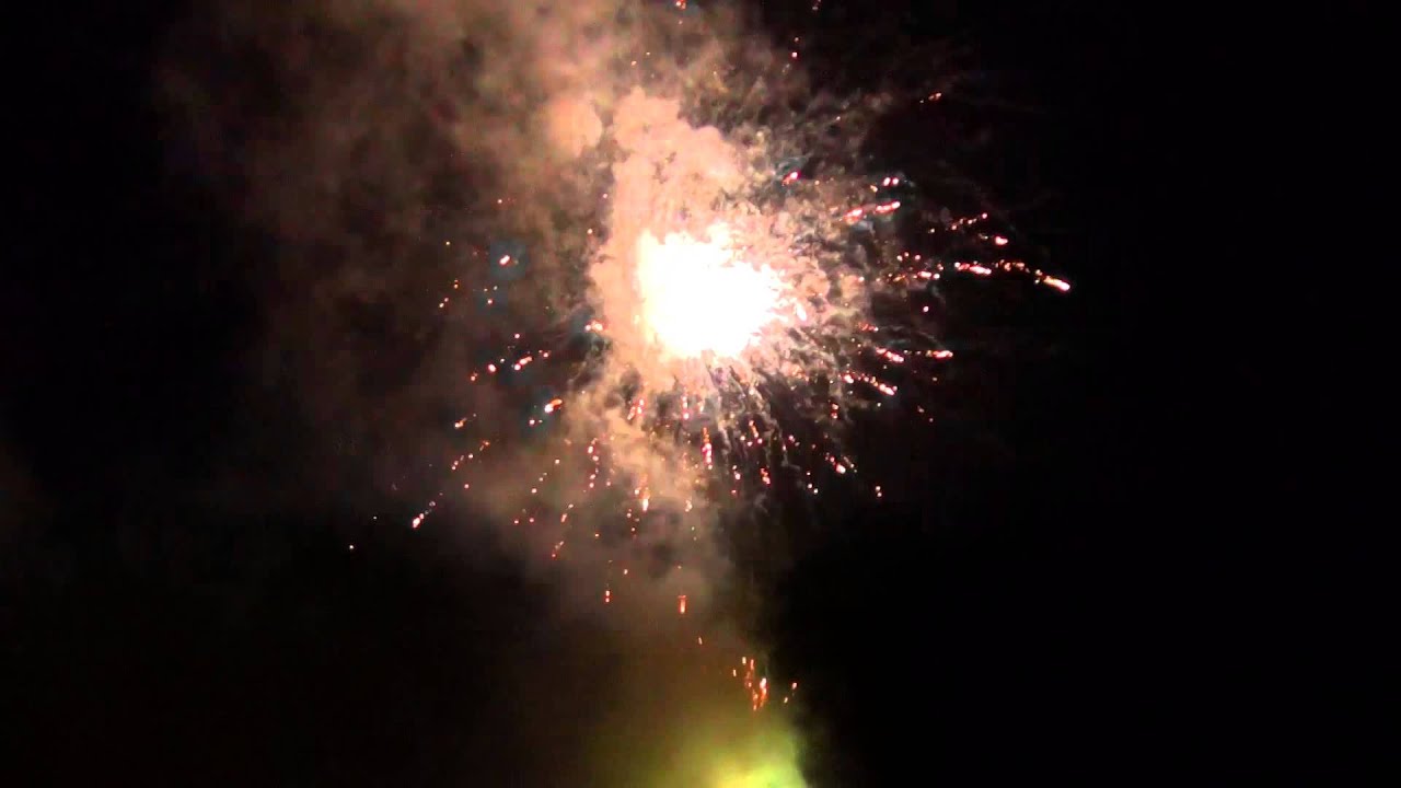 100 Shot Screaming Spiders by #EpicFireworks - YouTube