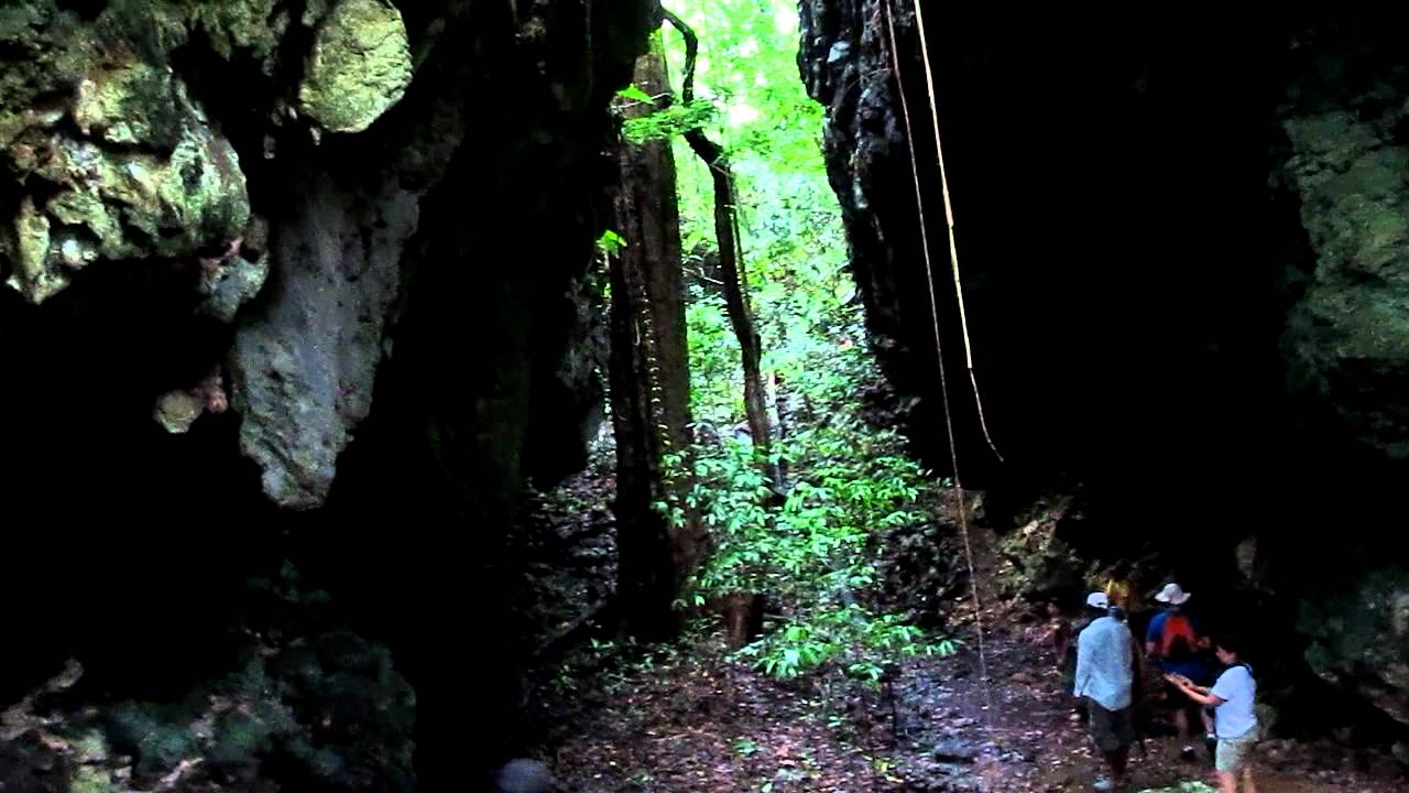 Cerca de las cuevas en lago Alajuela - YouTube