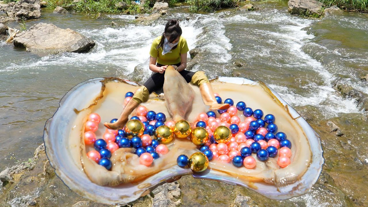 🔥 Pearl-Rich River Clam Found by Village Girl in Forgotten Chinese ...