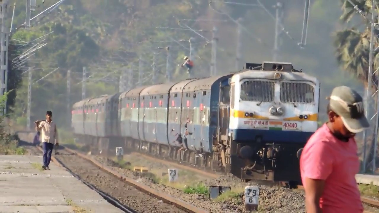 12619 MUMBAI MANGALORE MATSYAGANDHA EXPRESS AT TERRIFIC SPEED - TEARING ...