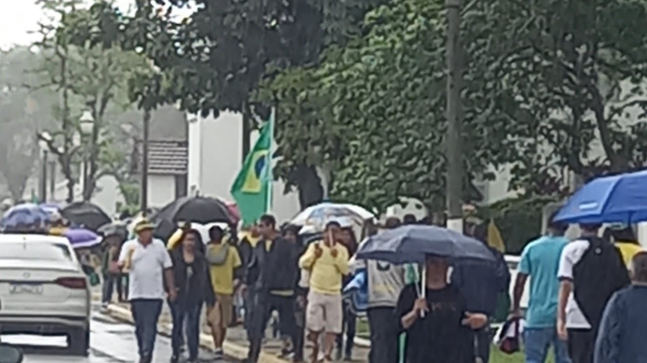Manifestação pelo Brasil - AMAN - Resende-RJ - YouTube