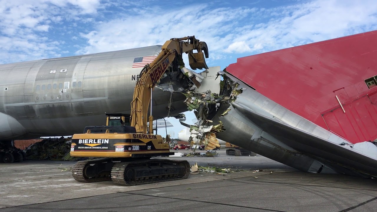B747 V Demolition - YouTube