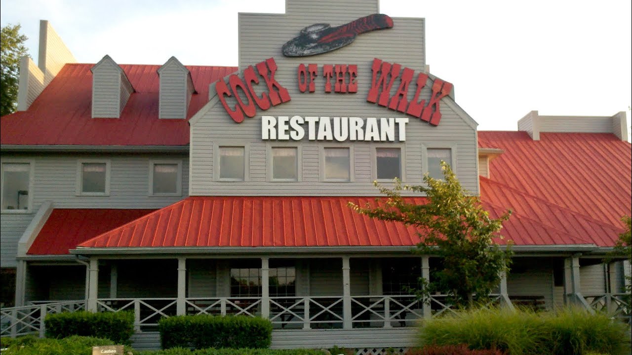 Giant Rocking chair at the Cock of walk restaurant in Nashville ...