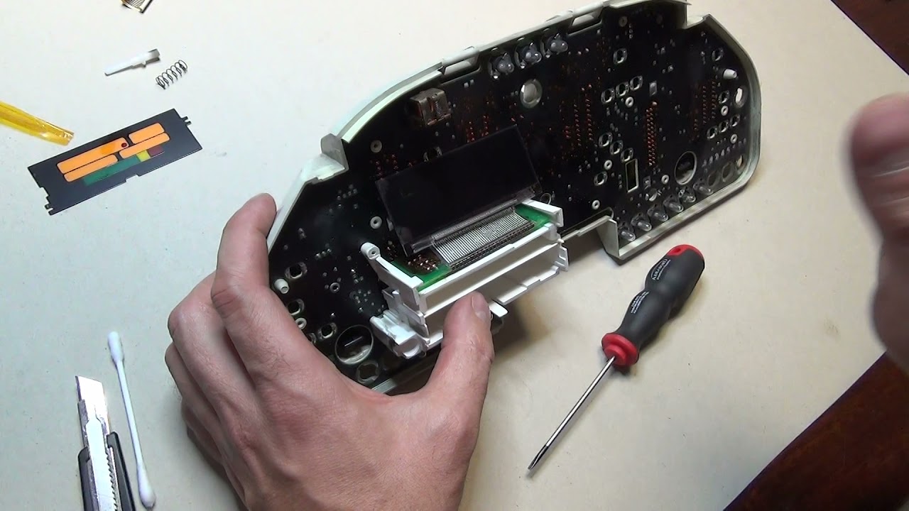 E34 Speedo display replacement - YouTube