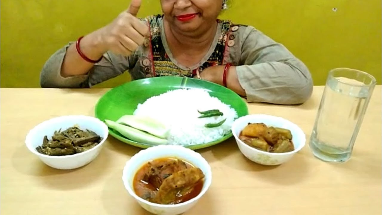 Eating plain rice with bhendi jhal, potoler torkari, boyal fish ...