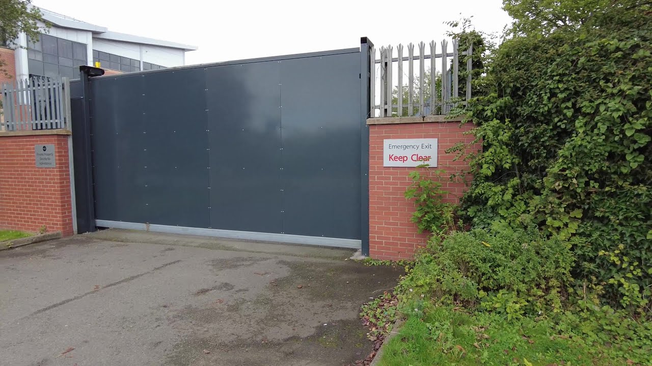 Audit | Nuneaton Police Station | Back gate privacy - YouTube