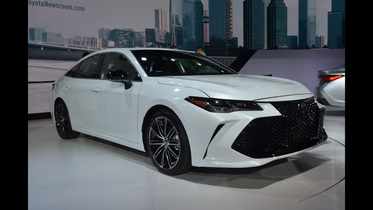 2019 Toyota Avalon Edges Closer To Lexus, Adds Apple CarPlay Too - YouTube