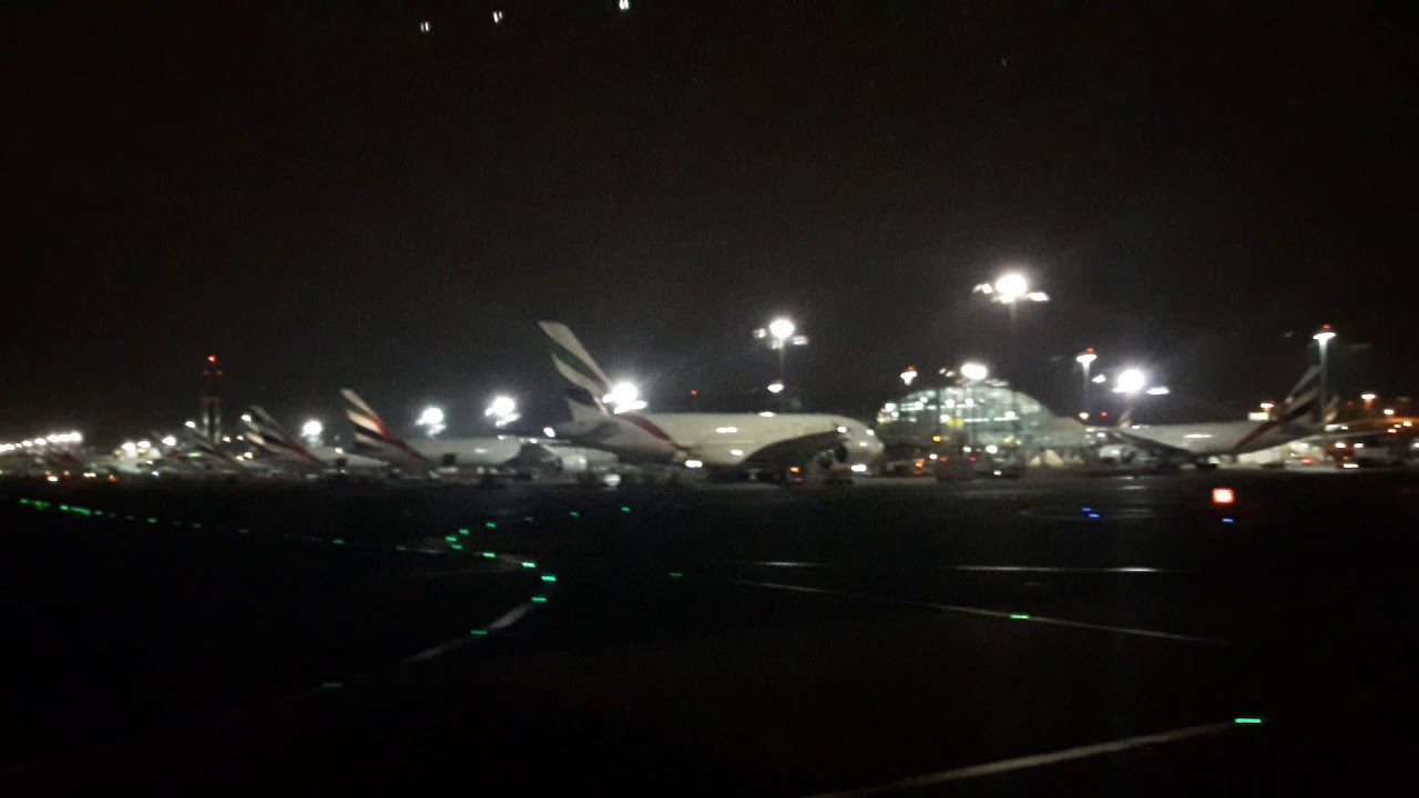 Norwegian Airlines Boeing 737 / 8MAX Night landing in Dubai (DXB) 6h ...