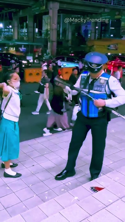 SM Megamall dismisses guard in viral video with sampaguita vendor. - YouTube