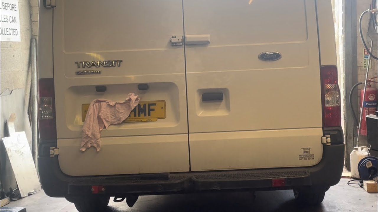 MK7 Transit Tail Light Fault - YouTube