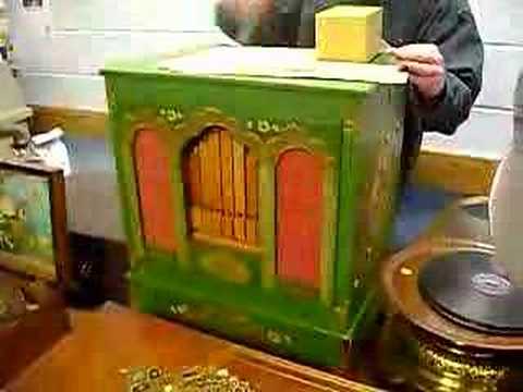 Wayne, NJ MME phono show - Herty Gerty crank organ - YouTube