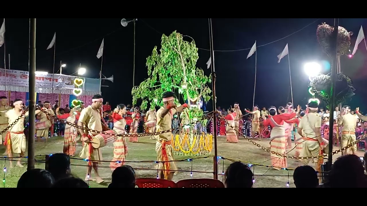 moghai bihu husori dol narengi guwahati/ মঘাই বিহু হুঁচৰি দল - YouTube