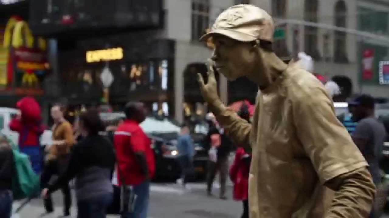 NYC Times Square's iconic mime artist "Da Goldman" - a film by Rhie Lim ...