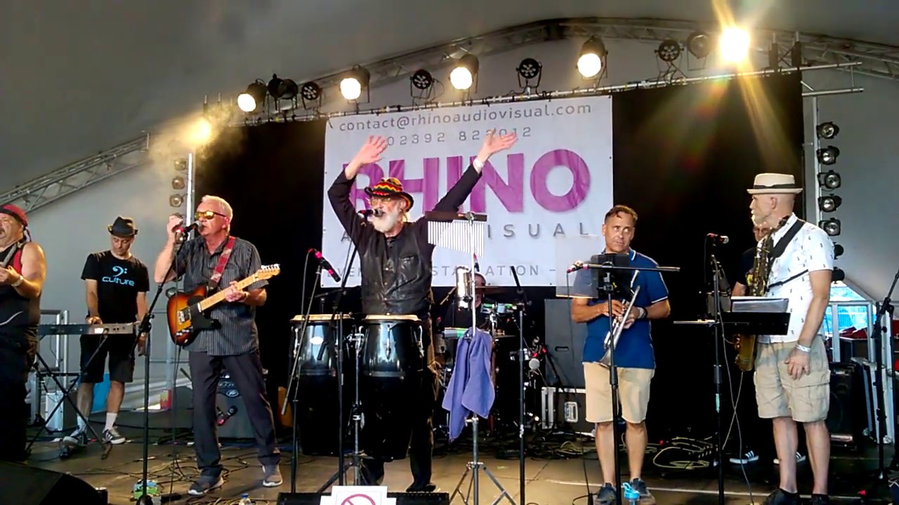 RU40 - Can't Help Falling In Love, live at Victorious Festival 25/08 ...