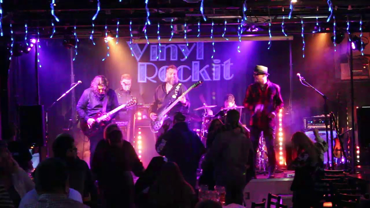 Vinyl Rockit - Bootleg "I Think I'm In Love" - YouTube