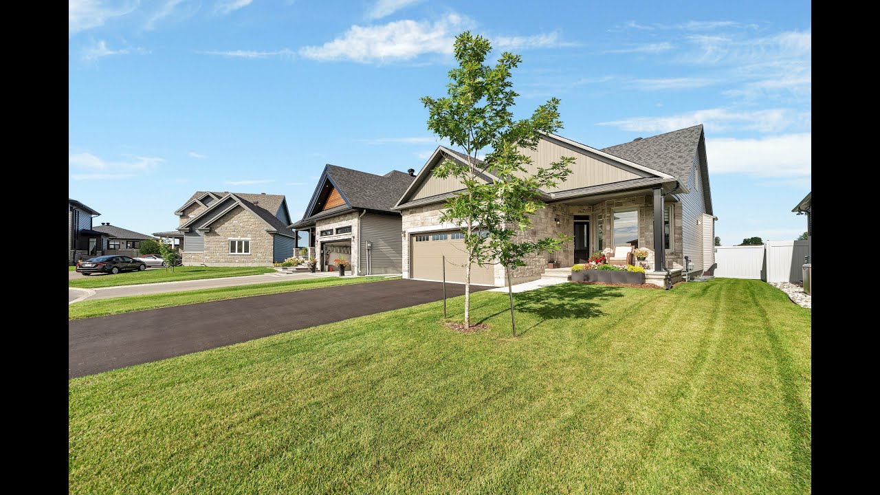 648 Cobalt Street, Rockland, Ontario - YouTube