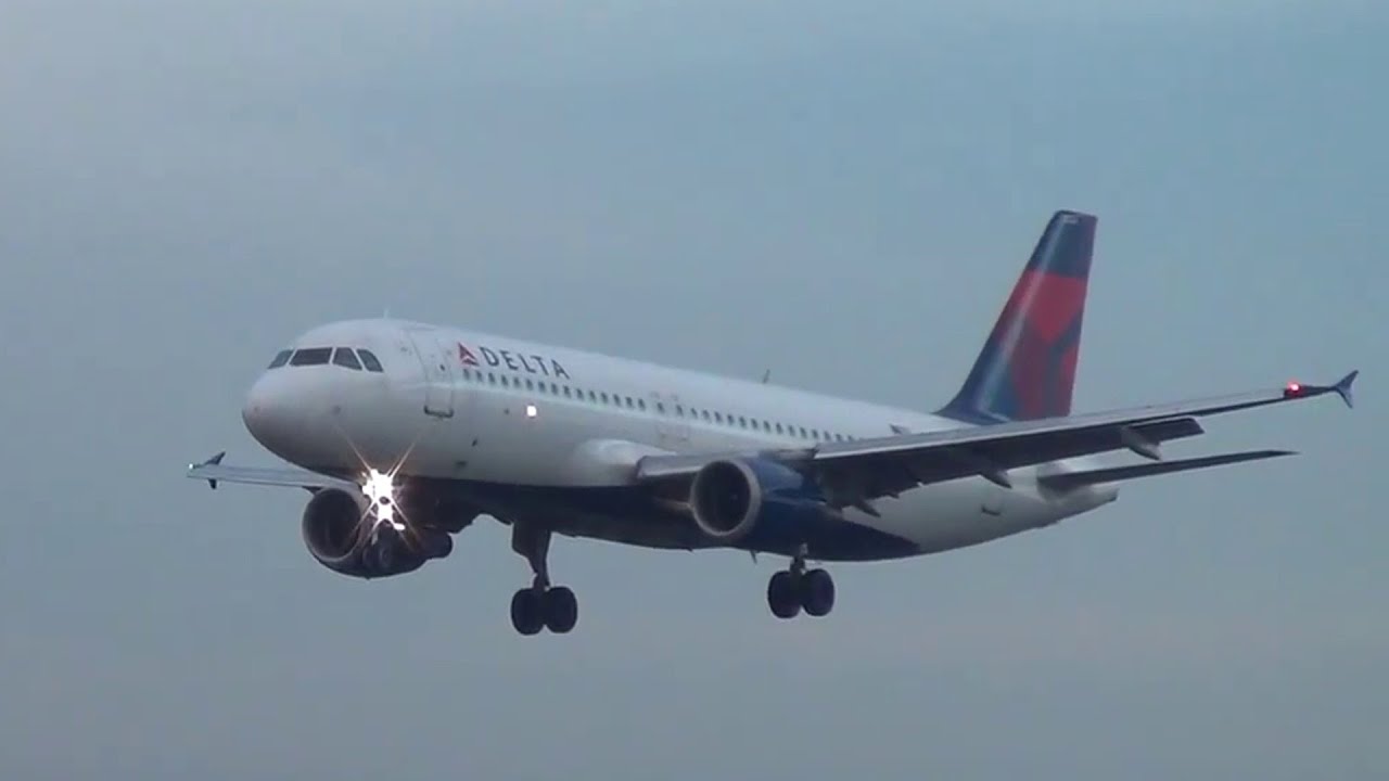 Delta flight 952 N324US landing at PDX - YouTube