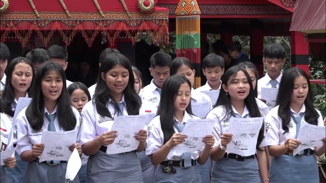 Paduan Suara Kerukunan Siswa Katolik SMA Negeri 1 Tana Toraja - YouTube