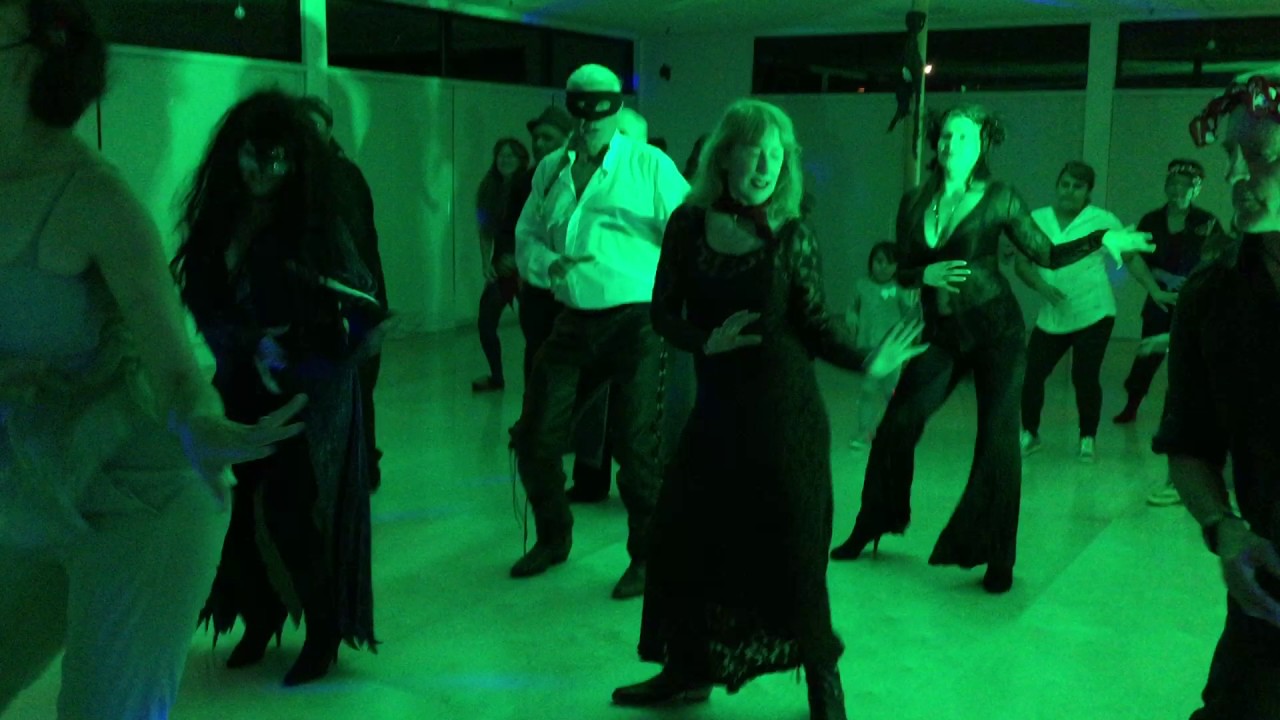 Suzie leads Thriller line dance - YouTube