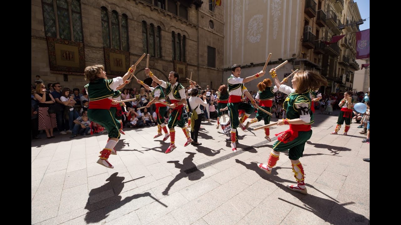 Ball de Bastons de Lleida - YouTube