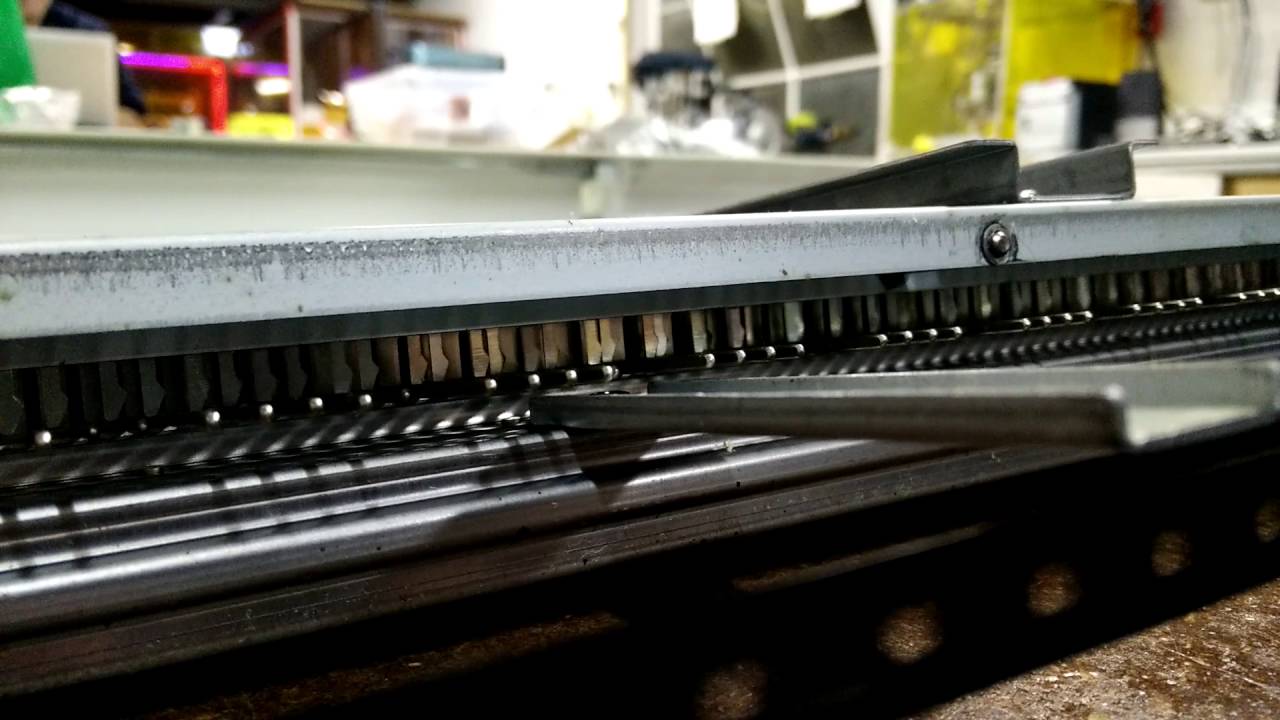 How a knitting machine selects needles - YouTube