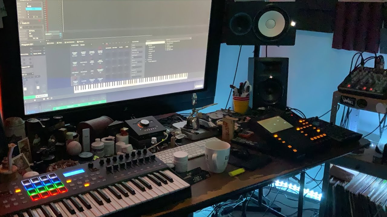 Fly on the Wall. Making a beat on MPC One - YouTube