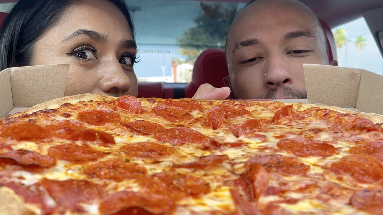 Pizza Patrón Classic Pepperoni Pizza Food Review - YouTube