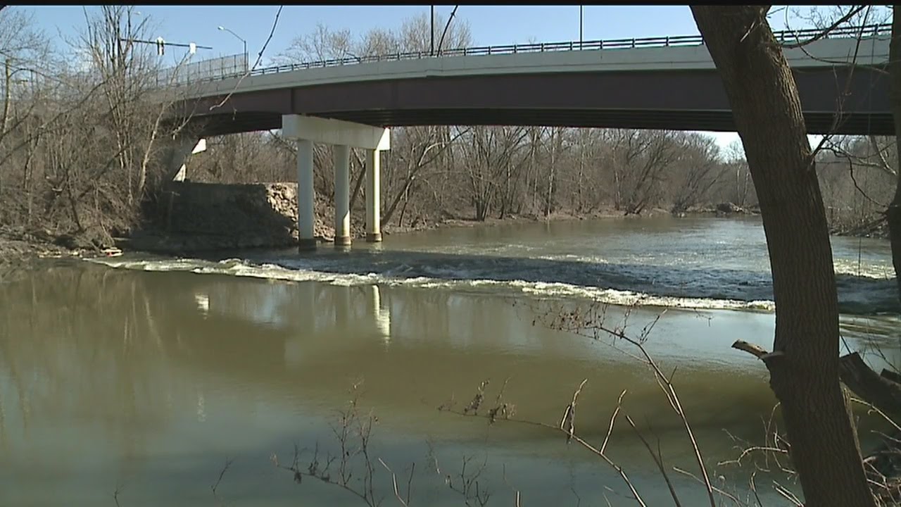 Mahoning River safer for recreation thanks to new buoy system - YouTube