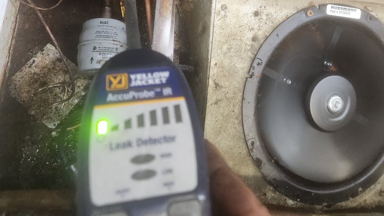 Fixing a refrigerant leak on a tx valve. #rackrefrigeration #supermarketrefrigeration # ...