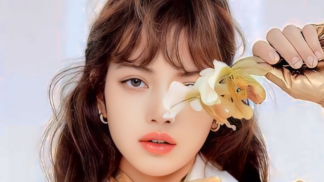 Lisa World is live!🌷 - YouTube
