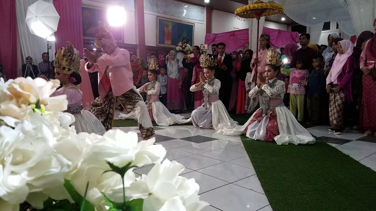 Tari Persembahan "Badaya" - YouTube