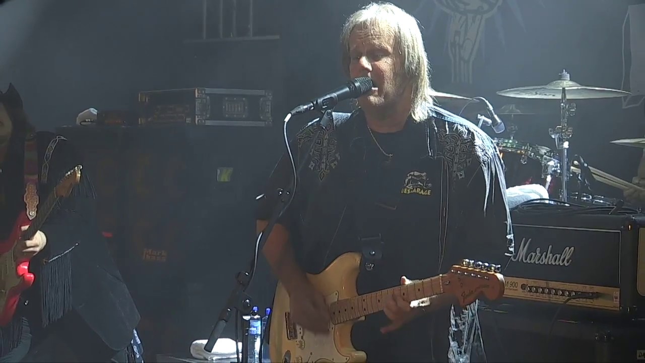 Walter Trout with Supersonic Blues Machine Chords - Chordify