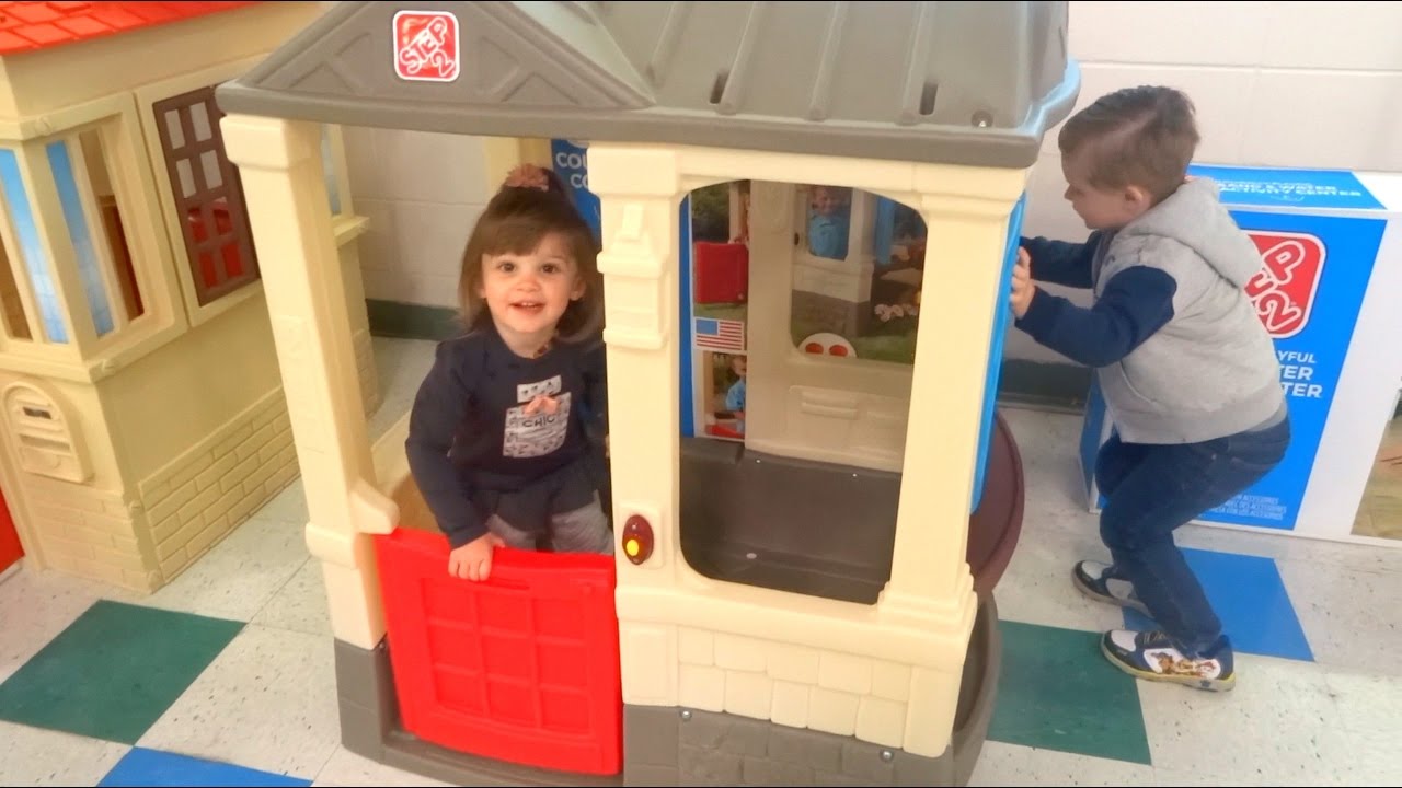 THE KIDS FIRST TIME AT TOYS 'R US - YouTube