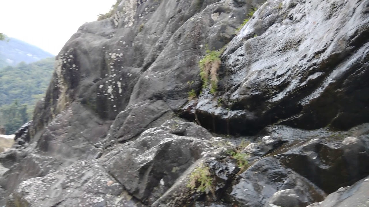 natural swimming pool, Nongriyath, Shillong, Meghalaya - YouTube