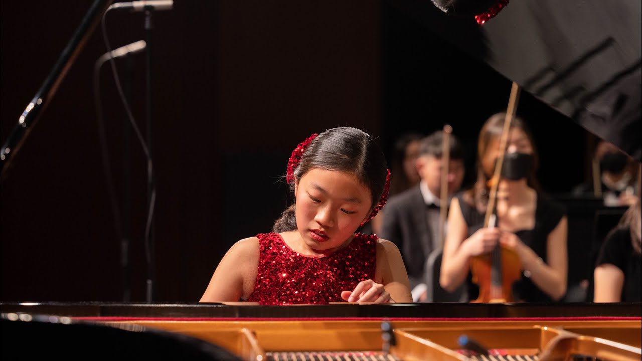 Shalynn Choi (age 12) Mozart Piano Concerto No. 21 in C Major - YouTube