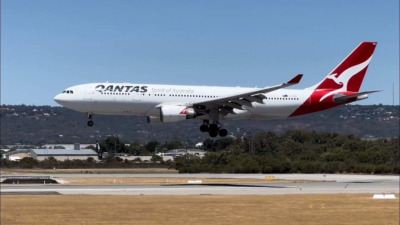 Qantas QF645 Landing Perth Airport - YouTube