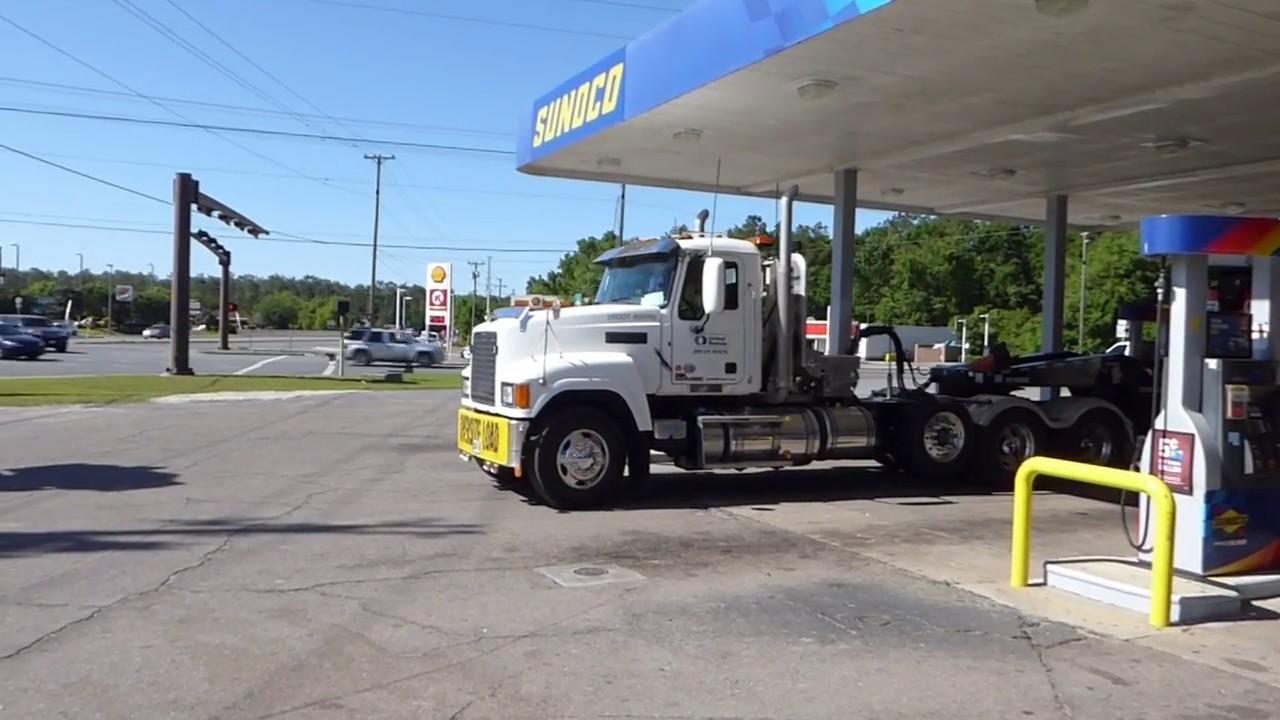 MAC Truck United Rentals leaving Sunoco - YouTube