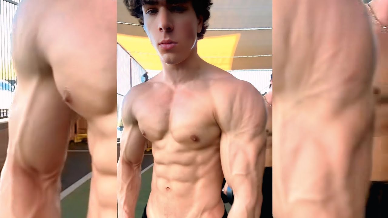 Young Bodybuilder Flexing With Crazy Muscle Fibers! - YouTube