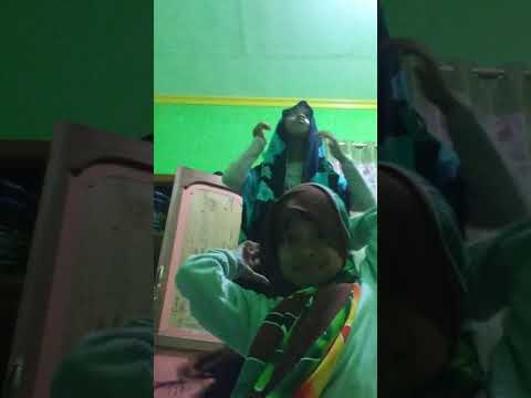 Hijab simple pakai selimut ala aulia